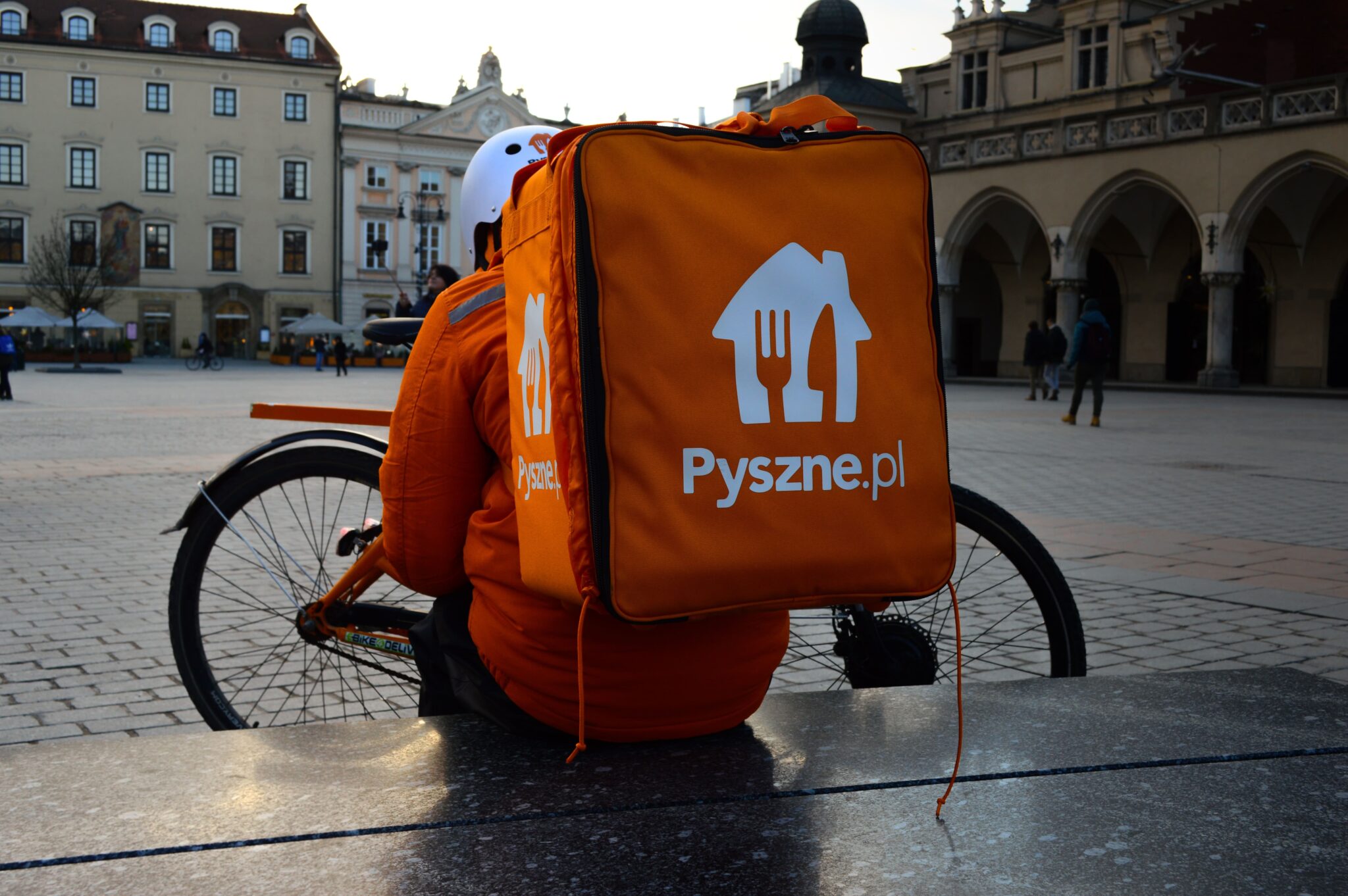 Designing the Perfect Food Delivery Logo + 15 Great Examples | Looka