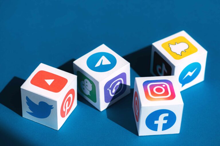 The Key to Absolutely Nailing a Great Social Media Handle | Looka