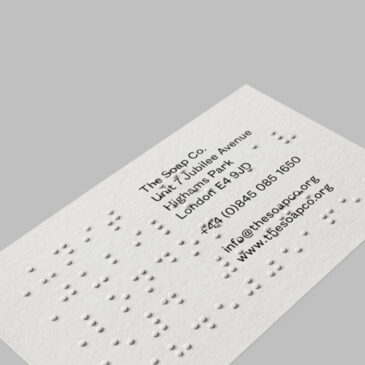 16 Striking Business Card Trends of 2025 (+ 54 Examples) | Looka