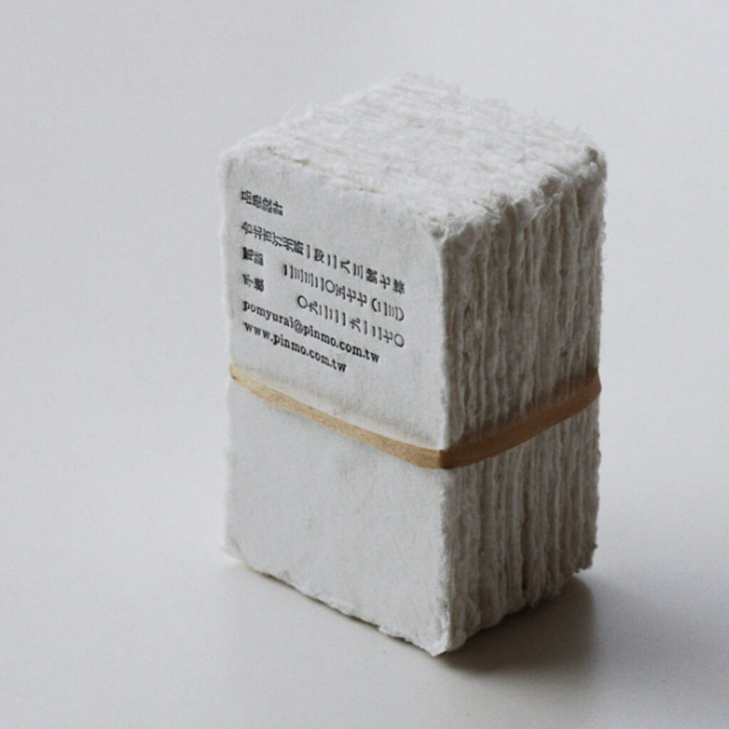 10 Striking Business Card Trends of 2023 (+ 40 Examples) | Looka