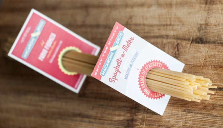 10 Striking Business Card Trends of 2022 (+ 40 Examples) - Looka