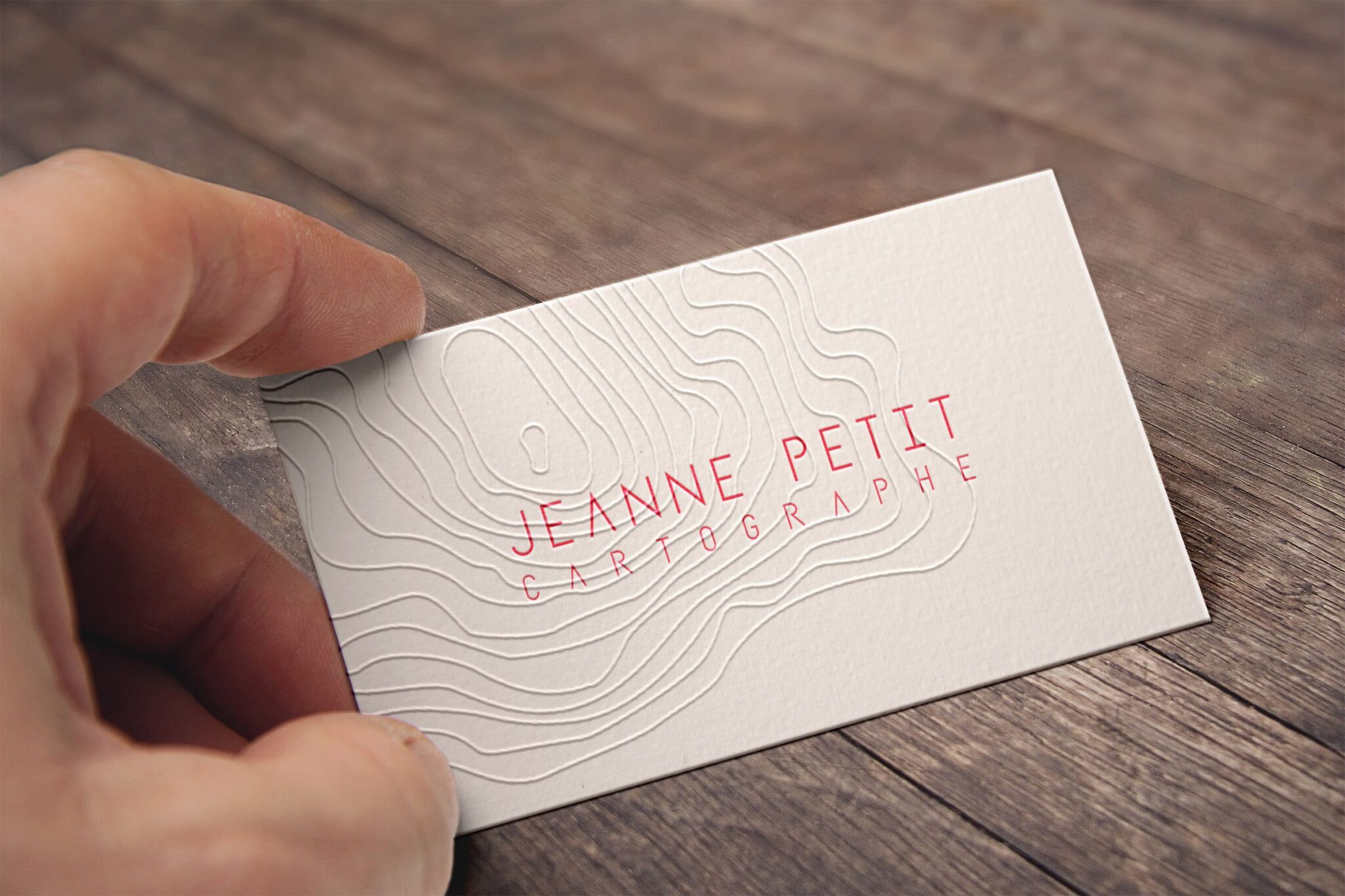 10 Striking Business Card Trends of 2023 (+ 40 Examples) | Looka