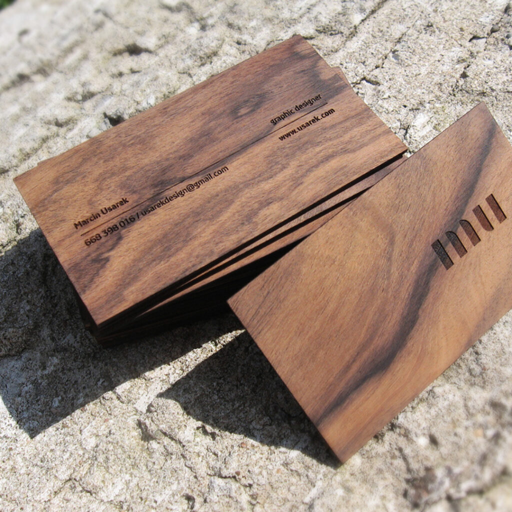 10 Striking Business Card Trends of 2023 (+ 40 Examples) | Looka