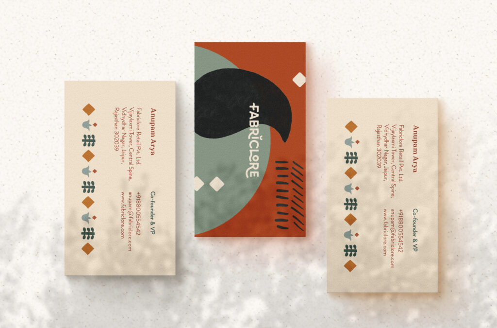 16 Striking Business Card Trends of 2025 (+ 54 Examples) | Looka