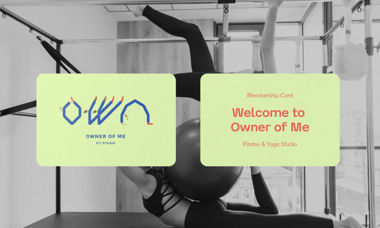 16 Striking Business Card Trends of 2025 (+ 54 Examples) | Looka