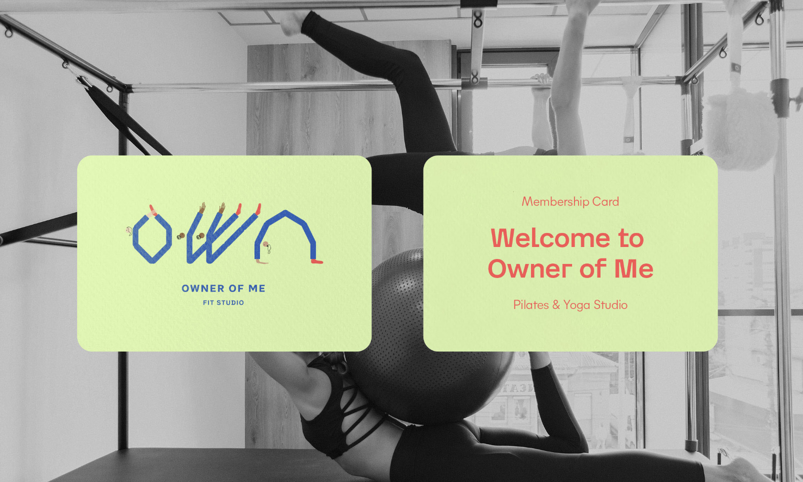 16 Striking Business Card Trends of 2025 (+ 54 Examples) | Looka