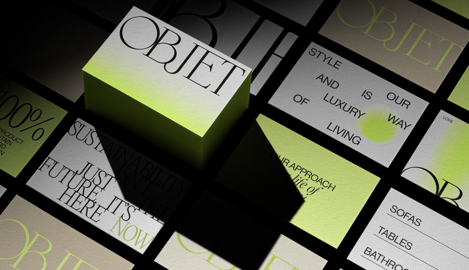 16 Striking Business Card Trends of 2025 (+ 54 Examples) | Looka